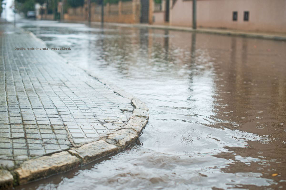 Ex-Hurrikan „Erin“ sorgt für viel Regen und stürmisches Wetter in ...