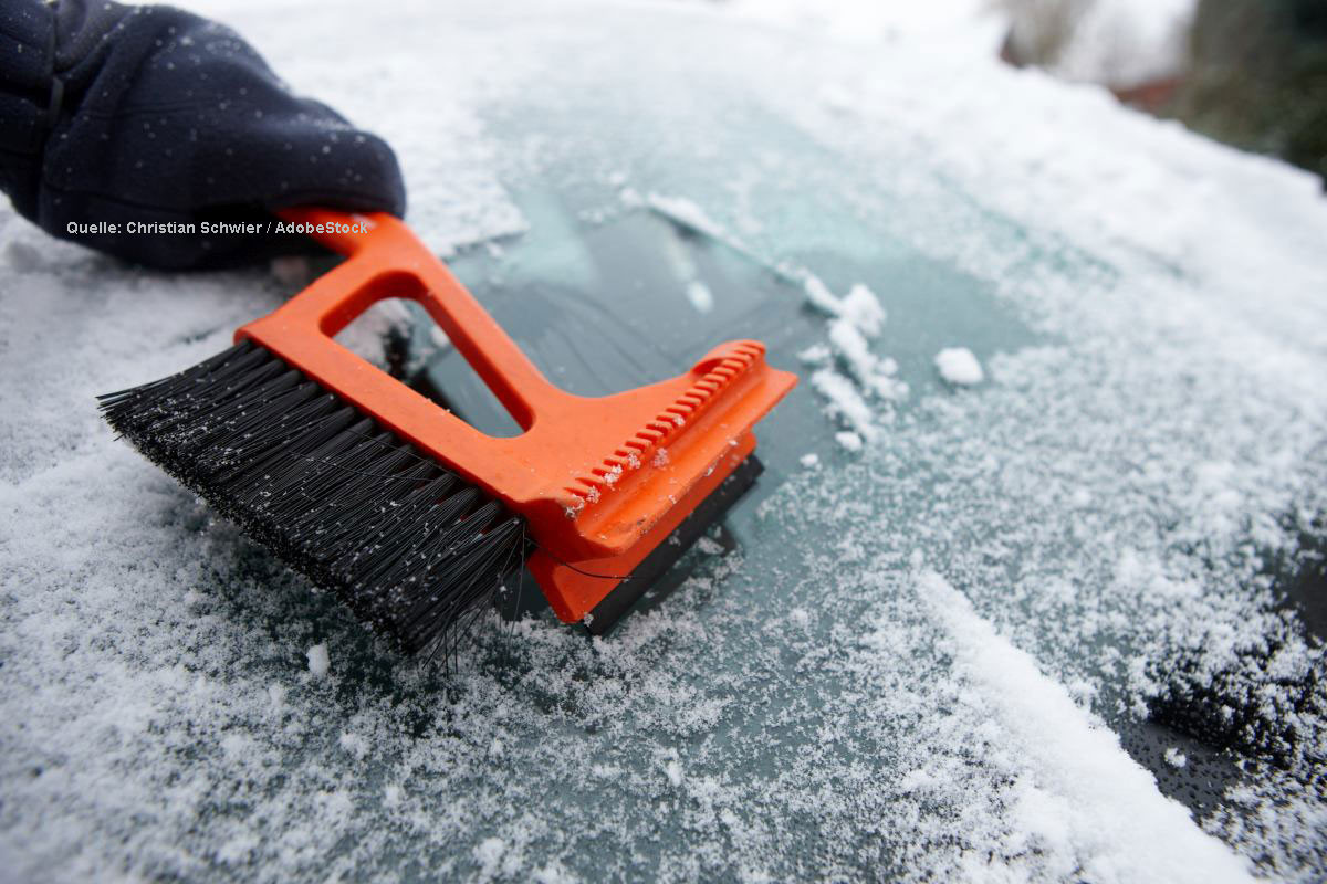 Schnellziehender Tiefausläufer bringt Schneeschauer in die Mitte ...